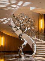 China Modern Artistic Metal Tree Installation for Resort Garden Public Art Zone Decoration for sale