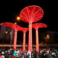 China Outdoor Large Stainless Steel Tree Shaped Landscape Sculpture with LED Corridor Lighting and Mascot Design for sale