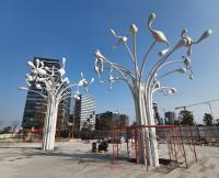China Abstract Illuminated Stainless Steel Tree Sculpture with Canopy for Building Creativity for sale