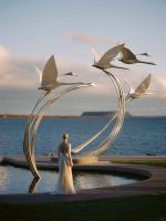 China Hexagonal Garden Wedding Landscape Sculpture Swan Ceremony Backdrop For Outdoor Events for sale