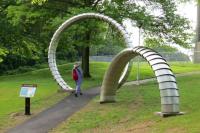 China Custom Interactive LED Circle Sculpture Motion Sensor Installation for Public Parks for sale