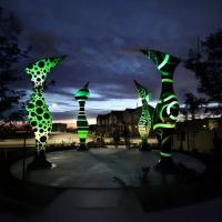 China Modern Glow-in-Dark Metallic Stainless Steel Sculptures Polished Mirror Surface Luminous Dot Patterns Hand Forged Outdoor for sale