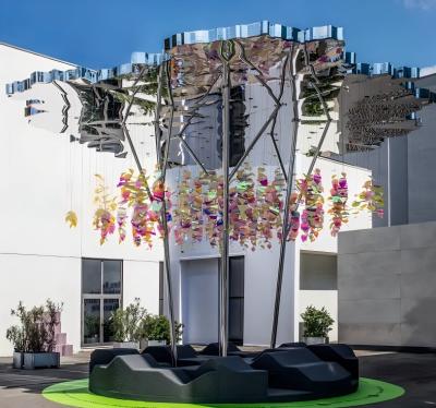 China Stainless Steel Wind Art Tree Sculpture with Moving Colorful Leaves - Modern Metal Art for Park/Hotel/Plaza Decoration for sale