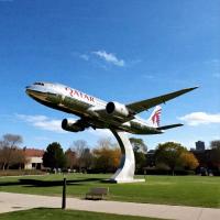 China Stainless Steel Customizable Passenger Aircraft Sculpture for Outdoor Decoration and Aviation Art for sale