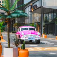 China Customizable Fiberglass Car Sculpture with High Weather Resistance and Artistic Hand-Painted Finish for sale