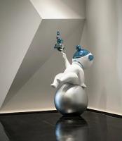 China Customizable Giant White Bear Sculpture Luxury Outdoor Animal Art Colorful Balloons for sale