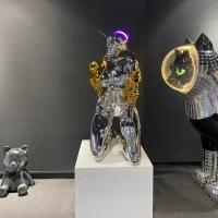China Instagrammable Glowing Fiberglass Cyberpunk Robot Sculpture for Bar KTV Club Photo Spot for sale