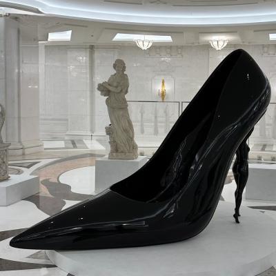 China Giant Avant-Garde High Heel Sculpture-Black Fiberglass Art Installation for Luxury Interior Commercial Temple & Bedroom Spaces for sale