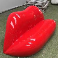 China Viral Red Lip Sofa Sculpture - Bold FRP Art Furniture for Instagrammable Spaces & Luxury Interiors for sale