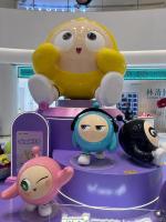 China Custom Brand Durable Fiberglass Mascot IP Statues Durable Resin Crafts for Store & Event Promotions for sale