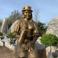 China Bronze Musical Instrument Sculpture Lady Playing Violin Bronze Sculpture for sale