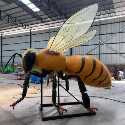 China Eye-Catching Giant Realistic Bee Sculpture - Hyper-Realistic Large Scale Insect Model for Outdoor Garden & Commercial Display for sale
