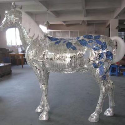 China Oversized Glossy Horse Sculpture Mirror Polished Fiberglass Equine Art For Luxury Spaces for sale