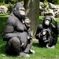 China Lifelike Gorilla Sculpture Fiberglass Primate Statue For Zoo Jungle Themed Parks for sale