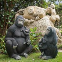 China Lifelike Gorilla Sculpture Fiberglass Primate Statue For Zoo Jungle Themed Parks for sale