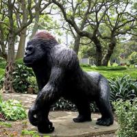 China Lifelike Gorilla Sculpture Fiberglass Primate Statue For Zoo Jungle Themed Parks for sale