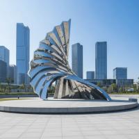 China Wind-Inspired Flowing Ribbon Stainless Steel Sculpture, Mirror-Polished Outdoor Metal Art for Plaza, Park & Hotel Landscape for sale