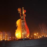 China Luminous Stainless Steel Cello Sculpture Motif LED Lights Hand Forged Rated for Landscape Architectural Plaza Landmarks for sale