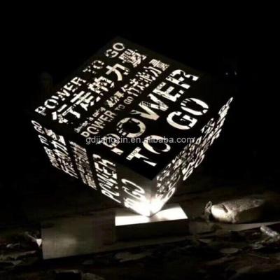 China Modern Stainless Steel Cube-Shaped Decorative Sculptures with Lighting Effect for Indoor & Outdoor Shopping Mall Exhibitions for sale