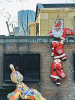 China AMIG 3D FRP Santa Claus Climbing Sculpture Silk Screen Printed Christmas Decoration for Building Facade and Mall Exteriors for sale