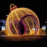 China Large Metal Frame Illuminated Sphere Sculpture With LED Lights For City Square for sale