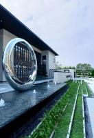 China Custom Geometric Stainless Steel Sculpture with Brush Technique Irregular Shape for Modern Art in Residential & Commercial Use for sale
