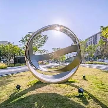 China Custom Stainless Steel Fountain Sculpture 316L Hoop Design for Luxury Real Estate and Architectural Outdoor Decorative Applications for sale