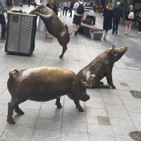 China Custom Animal Sculpture Metal Brass Bronze Pig Statue Life Size Garden Decoration Durable Outdoor Metal Craft Sculpture for sale
