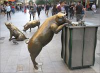 China Custom Animal Sculpture Metal Brass Bronze Pig Statue Life Size Garden Decoration Durable Outdoor Metal Craft Sculpture for sale