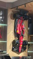 China Custom Wall-Mounted Fiberglass Formula 1 Model, Wear-Resistant Racing Sculpture for Gallery & Mall Decor for sale