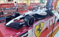 China Life Size Fiberglass Formula 1 Display Model, Customizable Full-Size Racing Car Sculpture for Mall & Exhibition for sale