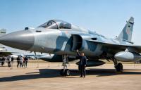 China Full Size Dynamic Aircraft Shape Stainless Steel Landscape Installation for Interactive Aviation Art for sale