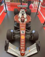 China Life Size High-Strength Fiberglass Racing Car Sculpture with Dynamic Aerodynamic Design for sale
