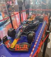 China Life Size High-Strength Fiberglass Racing Car Sculpture with Dynamic Aerodynamic Design for sale