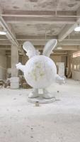 China Customizable Weather Resistant Fiberglass Bunny Sculpture with IP65 Waterproof for Outdoor Display for sale