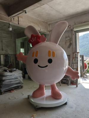 China Customizable Weather Resistant Fiberglass Bunny Sculpture with IP65 Waterproof for Outdoor Display for sale