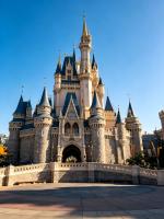 China Fairytale Castle Sculpture with 304/316 Stainless Steel and Automotive Grade Paint for sale