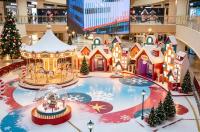 China Customized Fiberglass Christmas Village Installation with Integrated LED Lighting for Festive Displays for sale