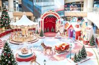 China Customized Fiberglass Christmas Village Installation with Integrated LED Lighting for Festive Displays for sale