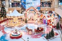 China Customized Fiberglass Christmas Village Installation with Integrated LED Lighting for Festive Displays for sale