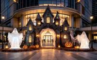 China Fiberglass Halloween Castle Sculpture with LED Lighting and Interactive Pumpkin Arch Decor for Commercial Displays for sale