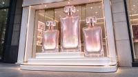 China Giant Fiberglass Perfume Bottle Sculpture with Customizable LED Lighting and Interactive Function for Premium Window Displays for sale