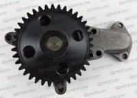 China Komatsu 6D105 Engine Oil Pump 6136-51-1002 for PC200-1 PC200-2 PC220-2 Excavators - 3.6kg Weight with 36x35x33cm Packaging for sale