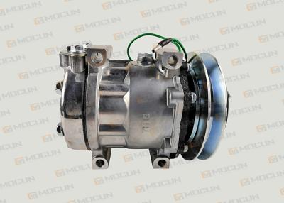 China SK200-8 Excavator Air Compressor for Kobelco - 10% New Diesel Engine AC Component | Black and Silver for sale