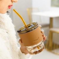 China 420ml 450ml Soda Lime Glass Reusable Coffee Cups With Lids Leak Proof Travel Mug for sale