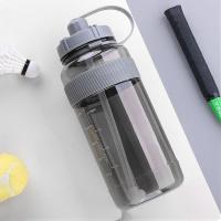 China 2L Large Capacity Plastic Water Bottle Straw Bottle ‎Glossy Finish for sale