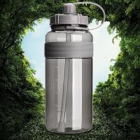 China 2L Large Capacity Plastic Water Bottle Straw Bottle ‎Glossy Finish for sale