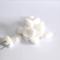 China Healthcare Medical Cotton Ball Disposable Soft Cotton Balls Highly Absorbent for sale