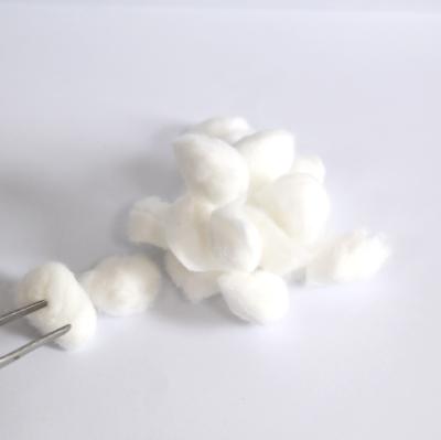 China Healthcare Medical Cotton Ball Disposable Soft Cotton Balls Highly Absorbent for sale
