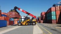 China Heavy Duty Reach Stacker Forklift 45 Ton 15100mm Lift Height Red Color for sale